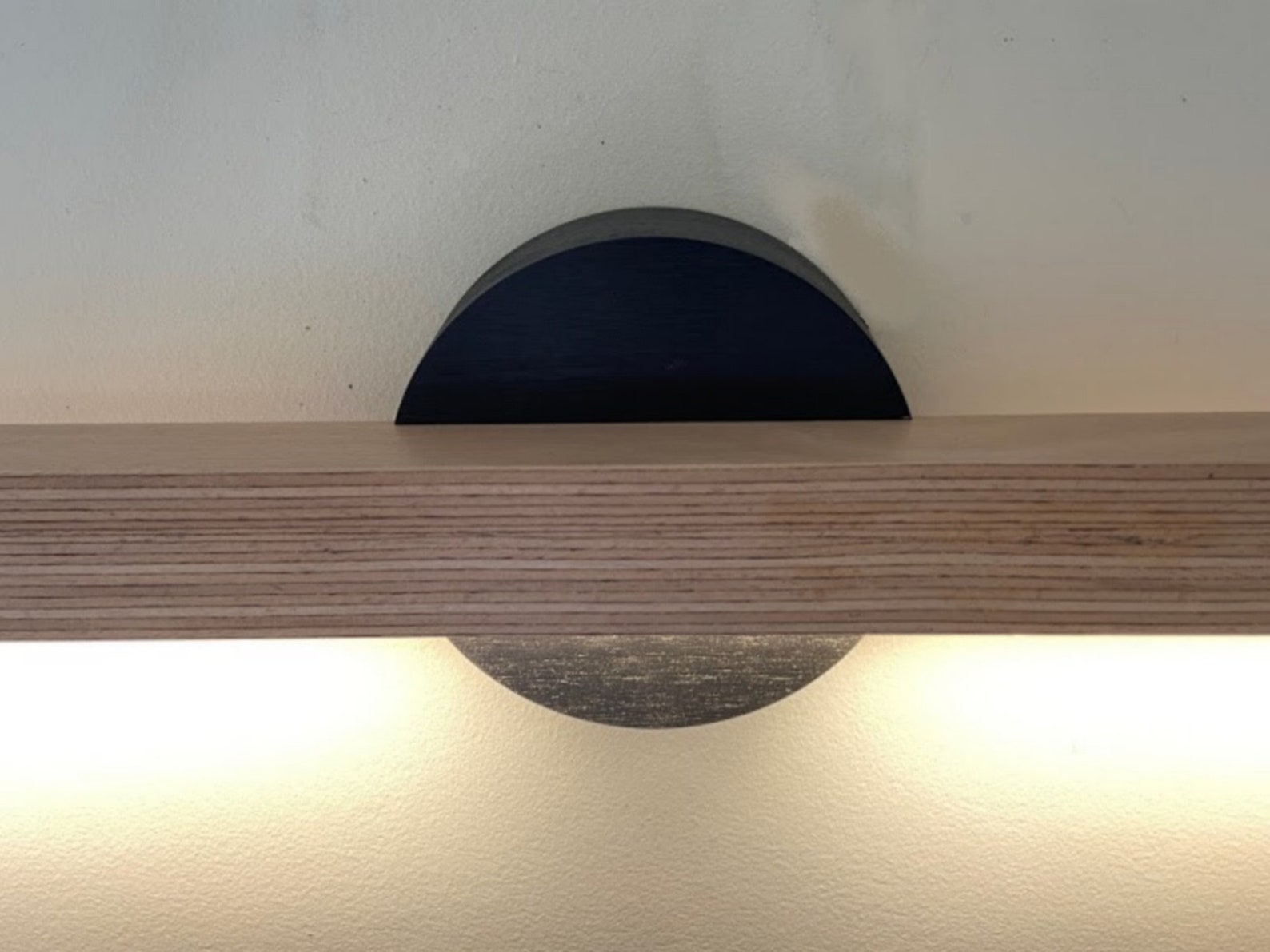 Horizontal Wall Light in Natural Wood and Minimalist Black Decoration ...