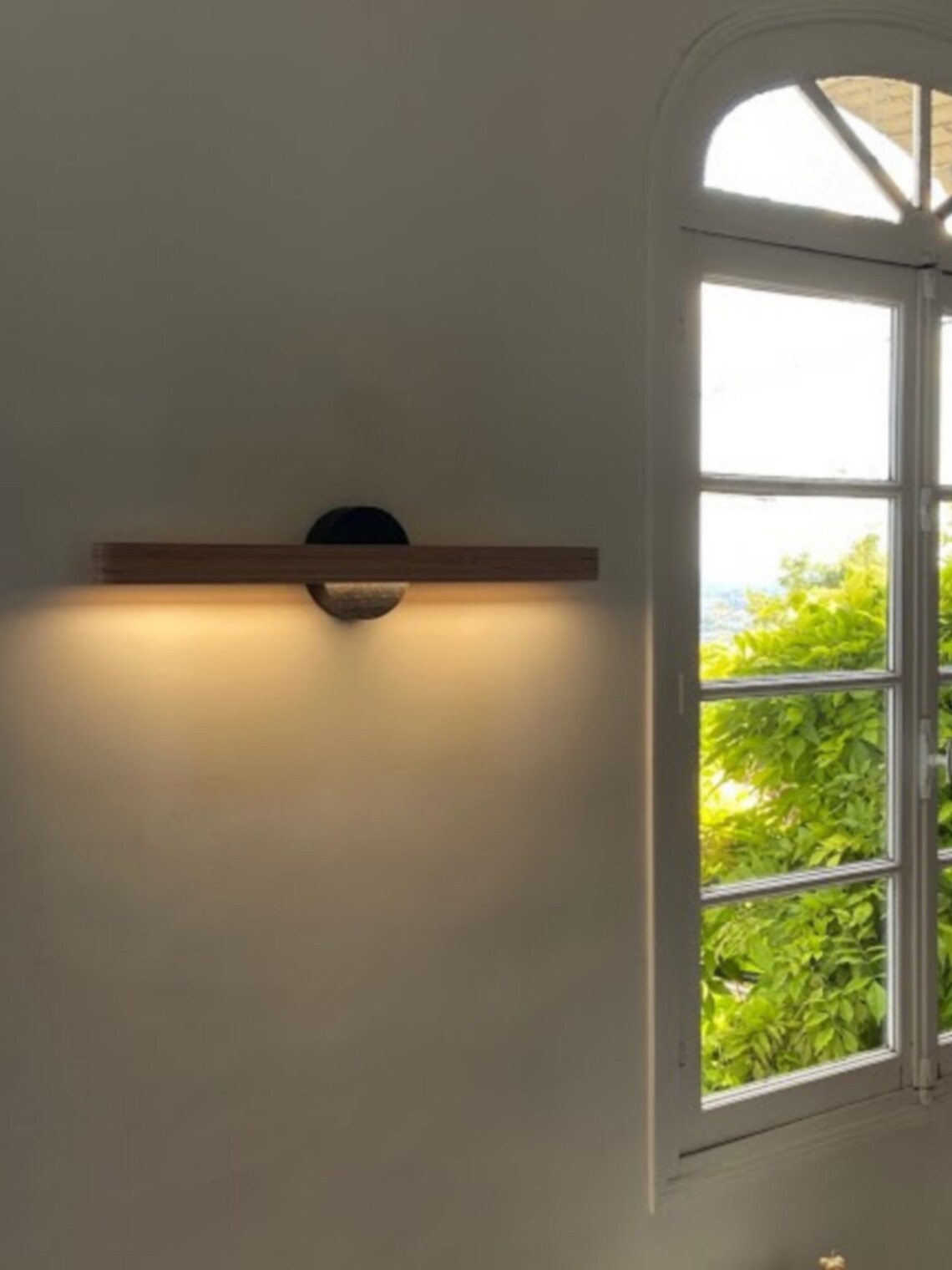 Horizontal Wall Light in Natural Wood and Minimalist Black Decoration ...