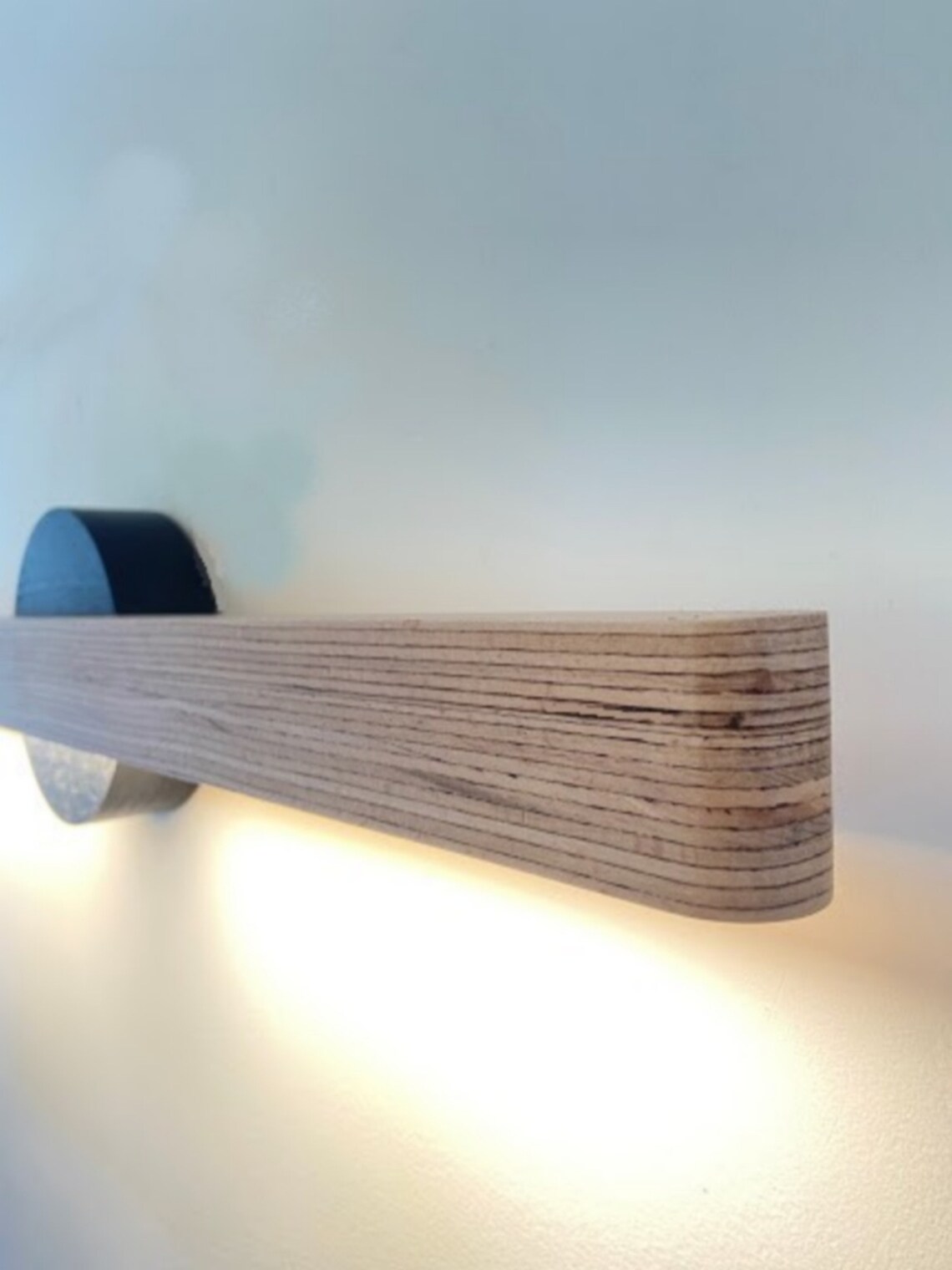 Horizontal Wall Light in Natural Wood and Minimalist Black Decoration ...