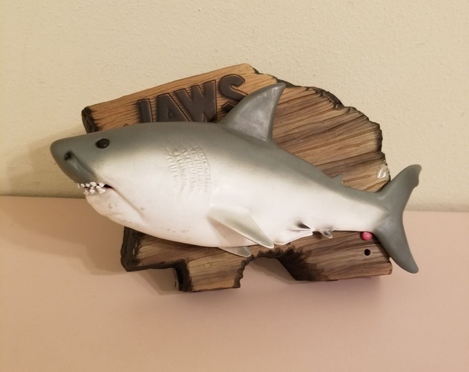 Gemmy Jaws Animated Singing Shark Works Mack the Knife Musical Gag Gift ...