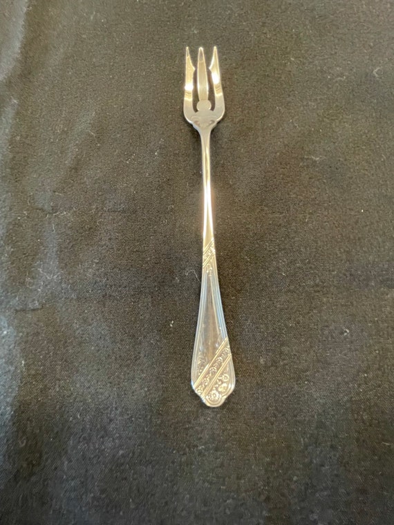Wm Rogers TAA 1879 Lyonnaise / Eastlake Shrimp cocktail Fork | Etsy