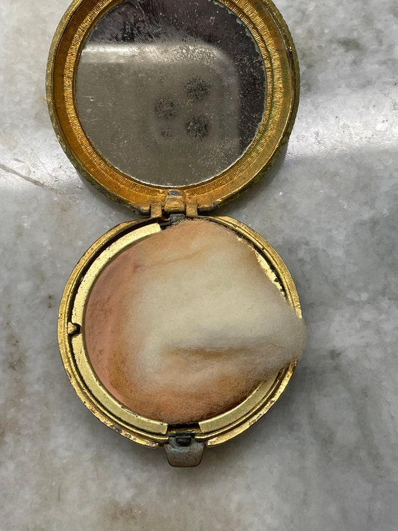 Vintage Cameo Powder Makeup Compact* - Gem
