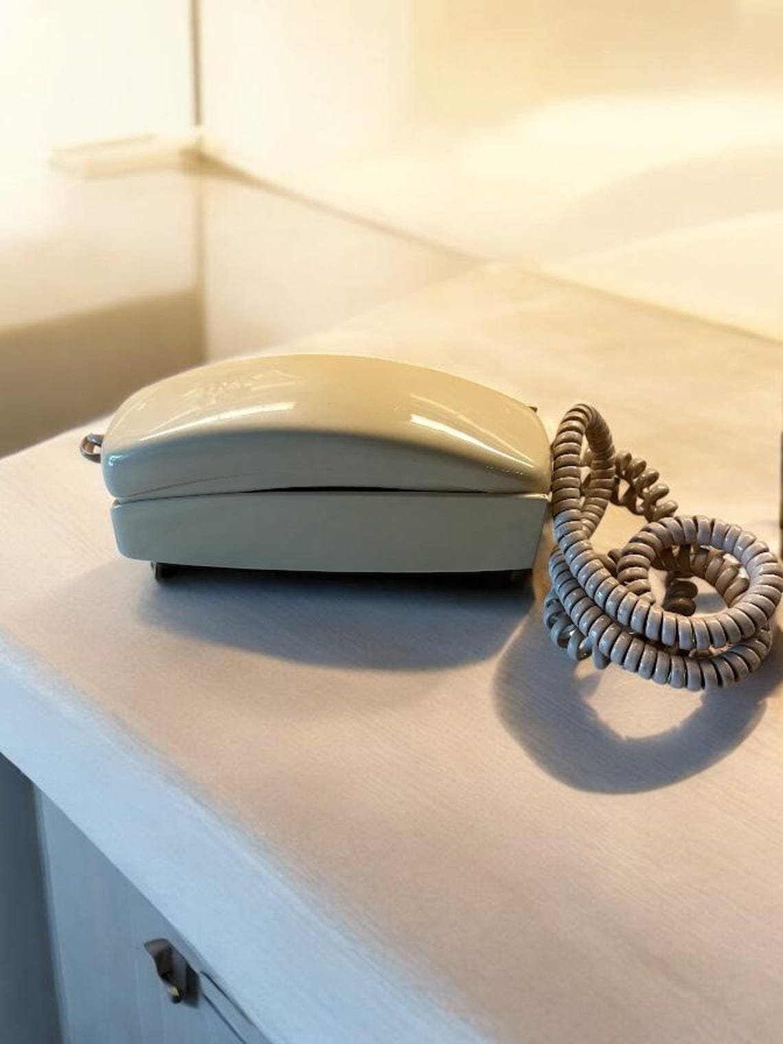 Vintage 1980s Retro Beige ATT Trimline Push Button Corded Landline ...
