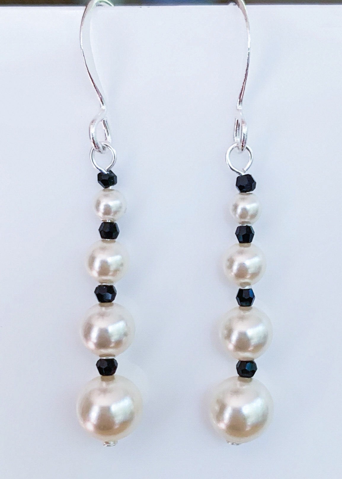 Off white and black pearl bead earrings. Aesthetic silver | Etsy