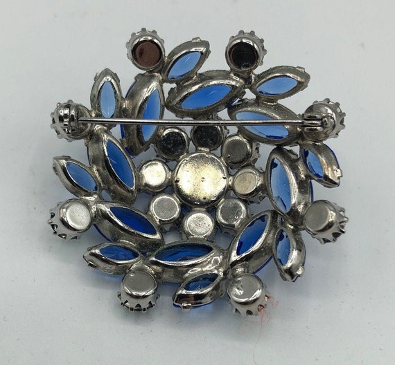 Vintage Round Brooch with Deep Blue Round and Marquis… - Gem