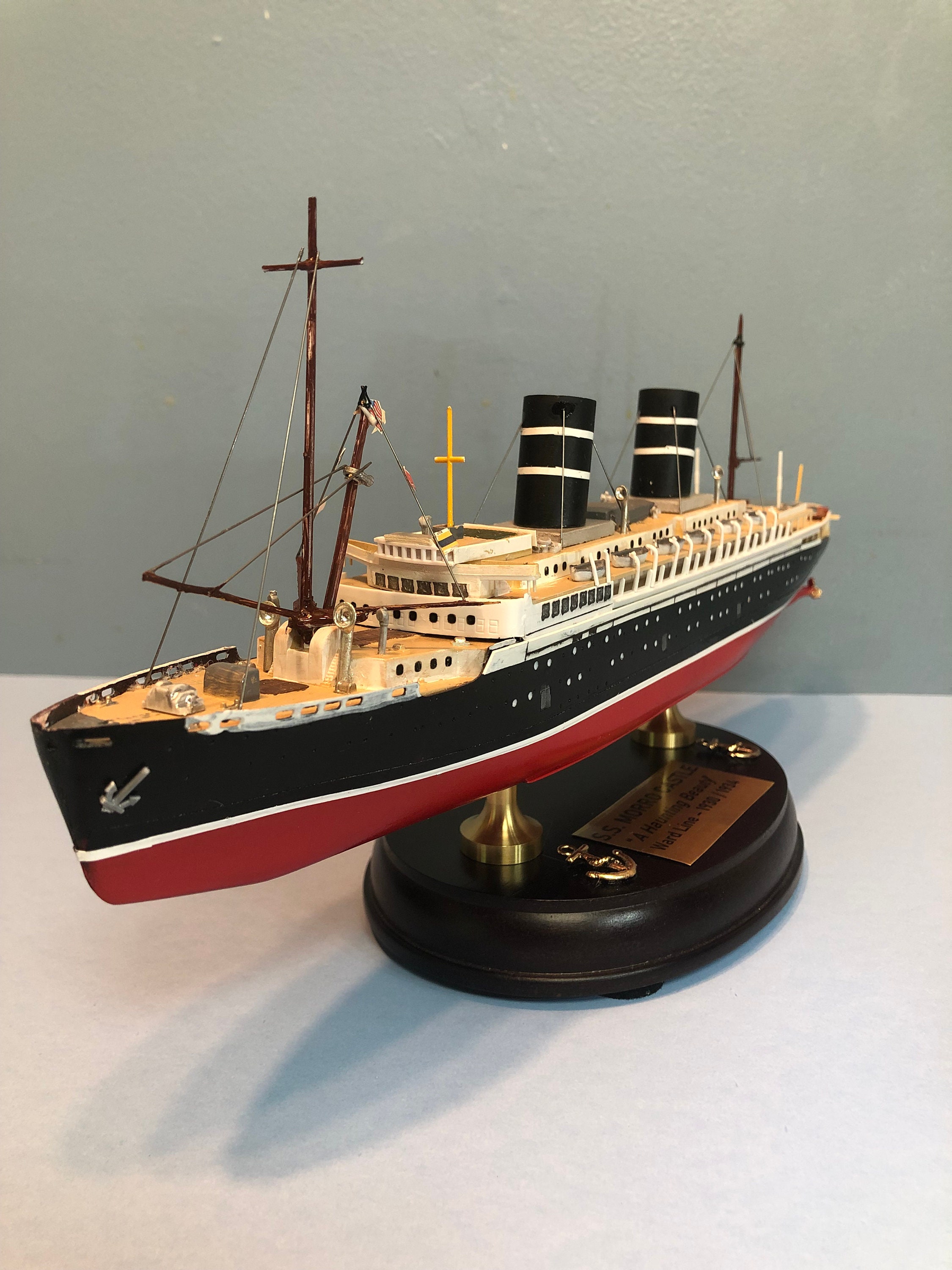 Collectibles PAPERWEIGHT in black opaline of the cruise ship OCEANIC of ...