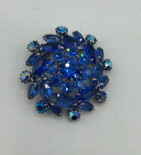 Vintage Round Brooch with Deep Blue Round and Marquis… - Gem