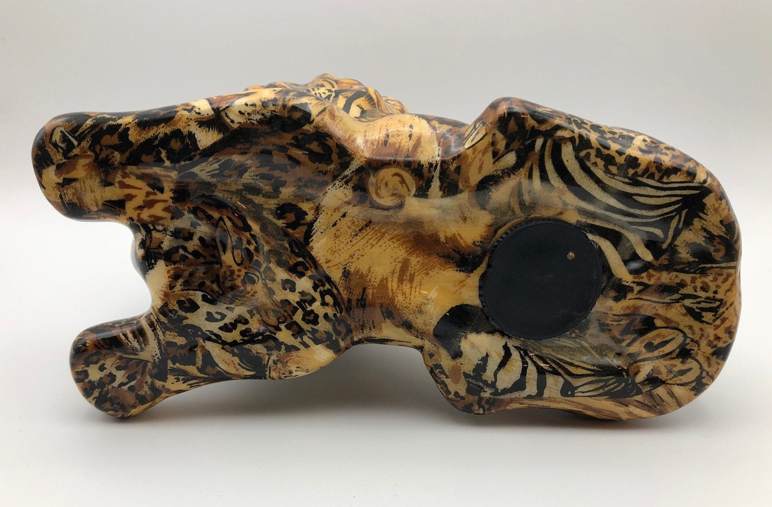 Unique and Beautiful Ceramic Lion Bank With Finish That Has Details of ...