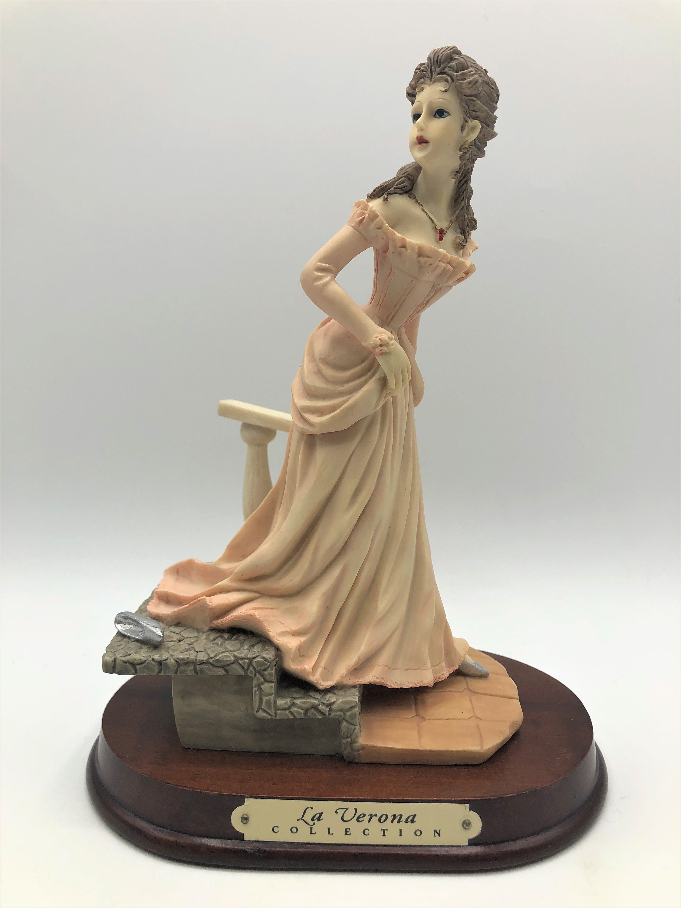 La Verona Collection Figurine. Lovely Lady Looses Her Slipper - Etsy