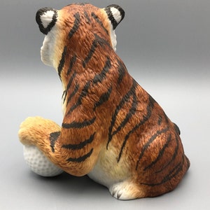 Tiger Woods Porcelain Sculpture by Boehm Fine Art & Tiger Woods' Plate ...