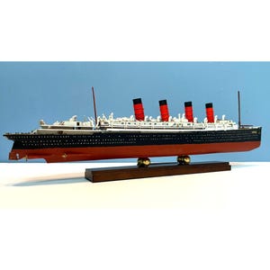 Model Ocean Liner R.M.S. Mauretania Built up Model Ship Model Passenger ...