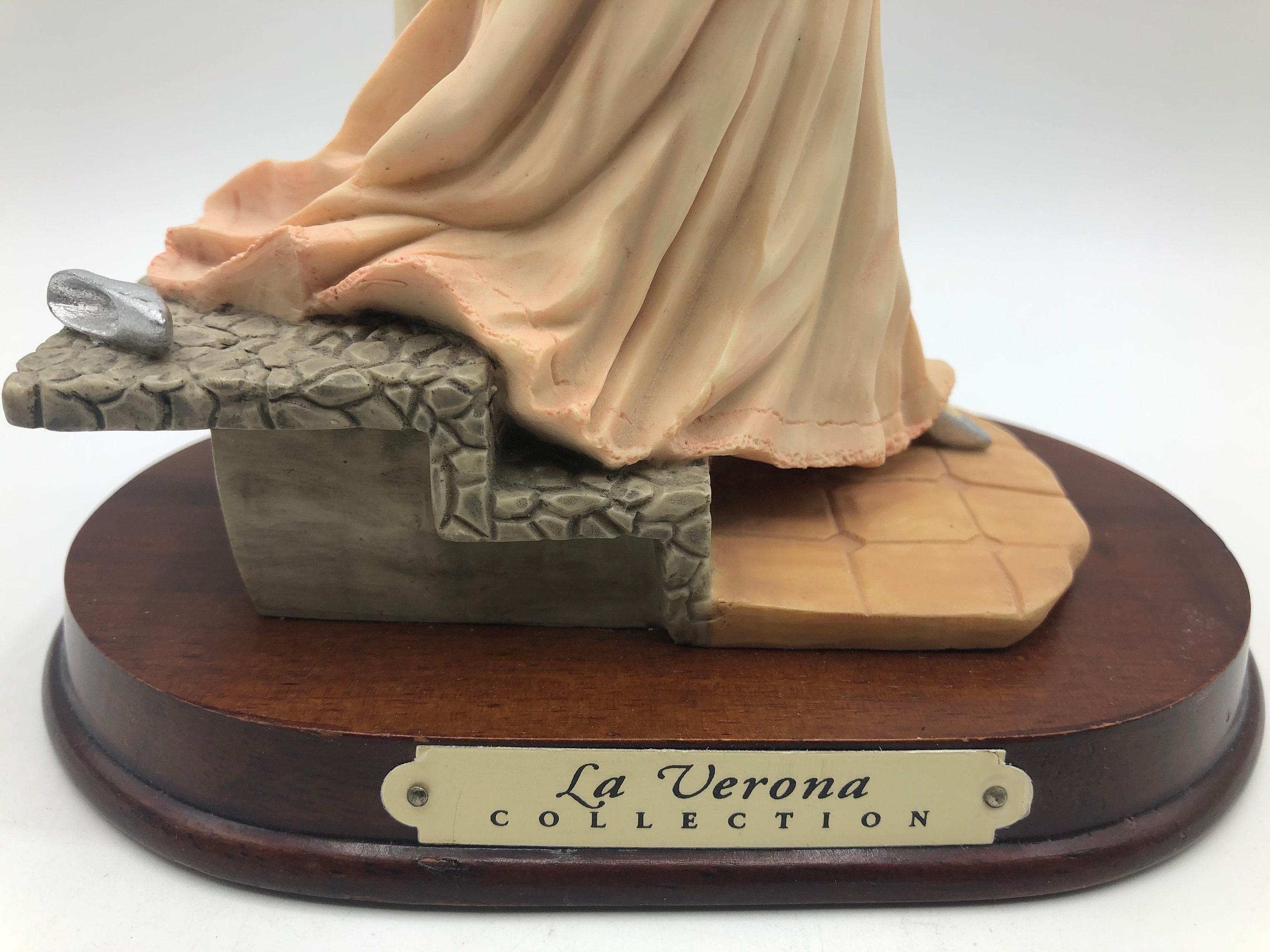 La Verona Collection Figurine. Lovely Lady Looses Her Slipper - Etsy