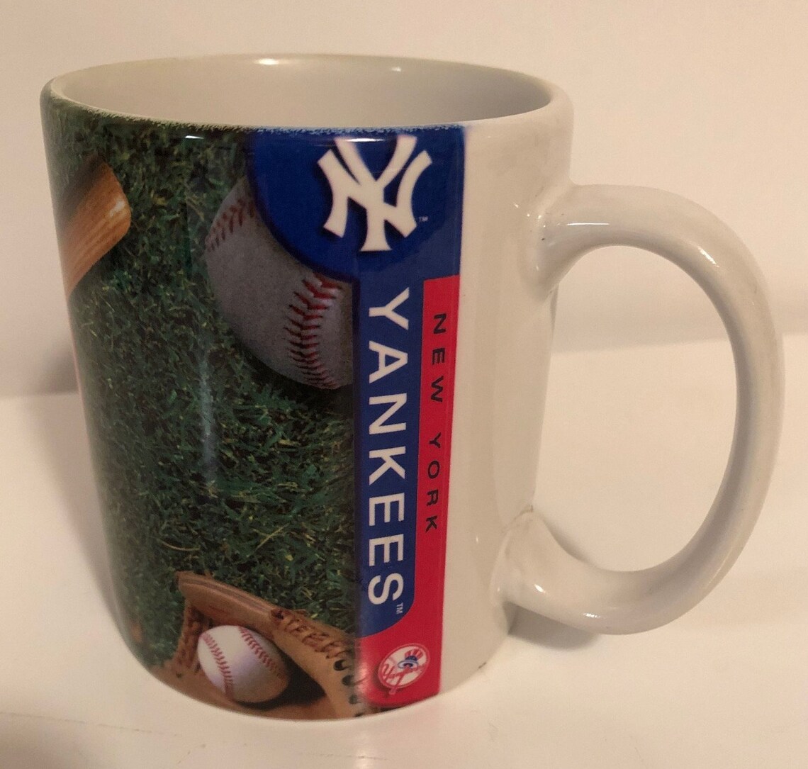 New York Yankees Mug - Brilliant Colors, With Yankees Logo, Baseballs ...