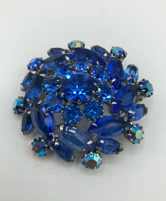 Vintage Round Brooch with Deep Blue Round and Marquis… - Gem