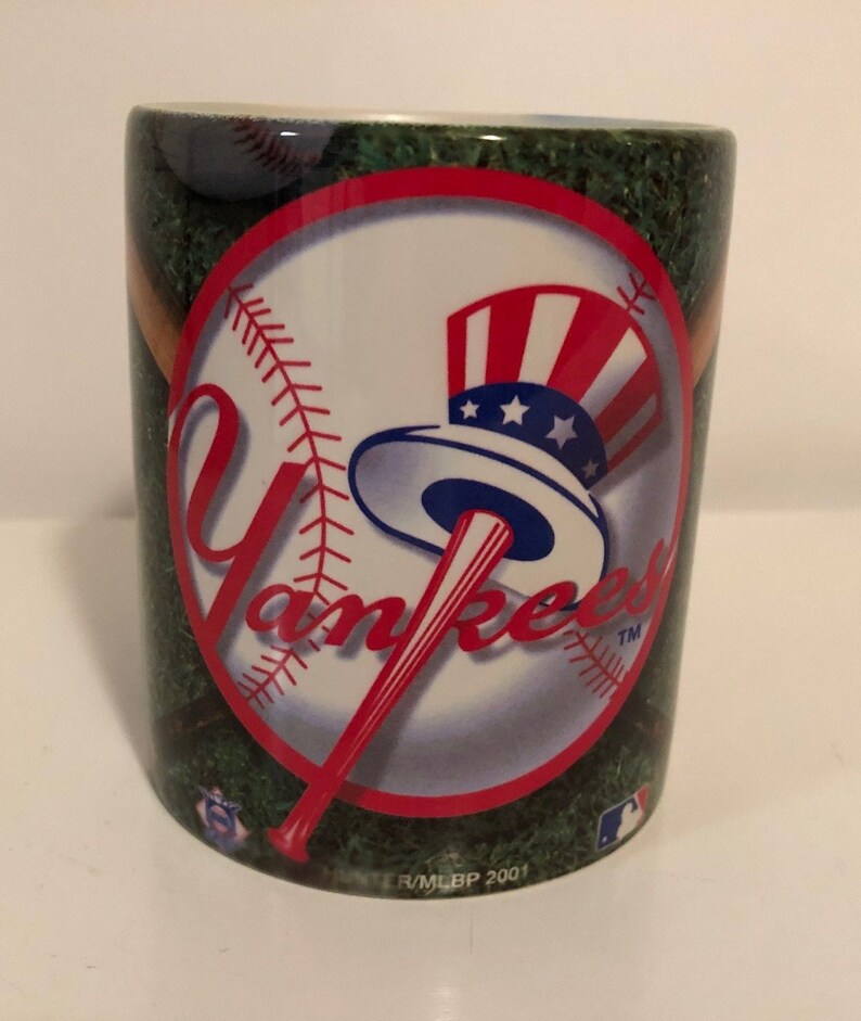 New York Yankees Mug - Brilliant Colors, With Yankees Logo, Baseballs ...