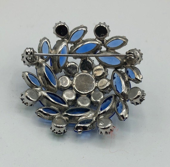 Vintage Round Brooch with Deep Blue Round and Marquis… - Gem