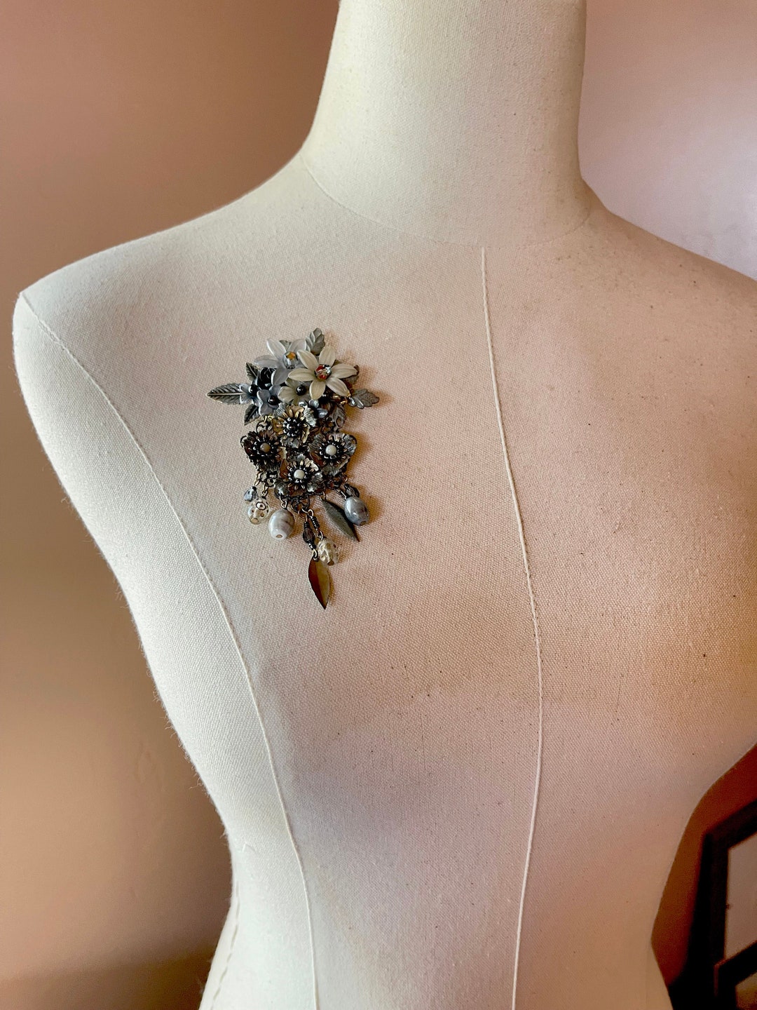 Vintage COLLEEN TOLAND Grey Silver Metalic Flower Pin Brooch for Coat ...