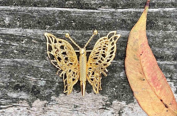 Vintage Texture Finished Filigree Gold Tone Butterfly… - Gem
