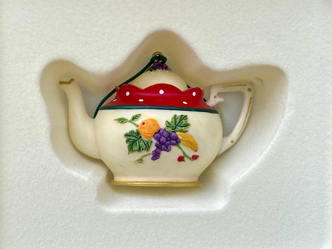 Vintage Retro Poly Resin Sandy’s Closet Collectible Teapot-through the ...