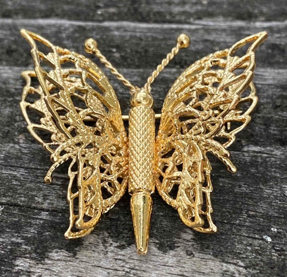 Vintage Texture Finished Filigree Gold Tone Butterfly… - Gem