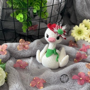 LADY SWAN Little Handmade Swan Ballerina Swan With Hat and Shawl White ...