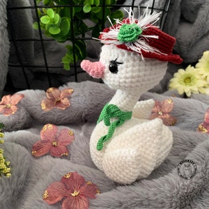 LADY SWAN Little Handmade Swan Ballerina Swan With Hat and Shawl White ...