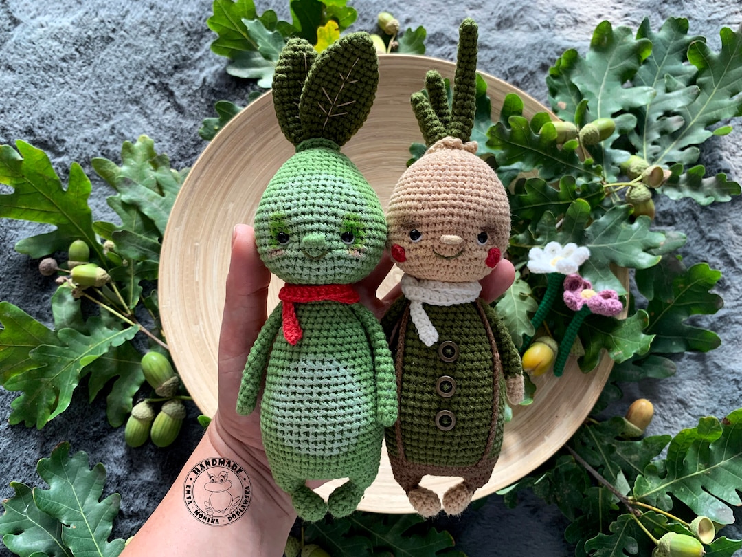 BULBS OF PLANTS Mrs. Mandrake and Mr. Chives Green Cute Couple Fantasy ...