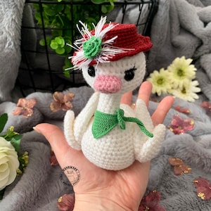LADY SWAN Little Handmade Swan Ballerina Swan With Hat and Shawl White ...