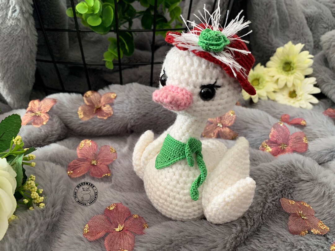 LADY SWAN Little Handmade Swan Ballerina Swan With Hat and Shawl White ...