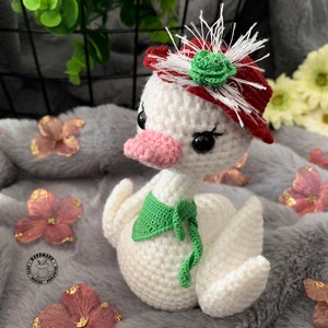 LADY SWAN Little Handmade Swan Ballerina Swan With Hat and Shawl White ...