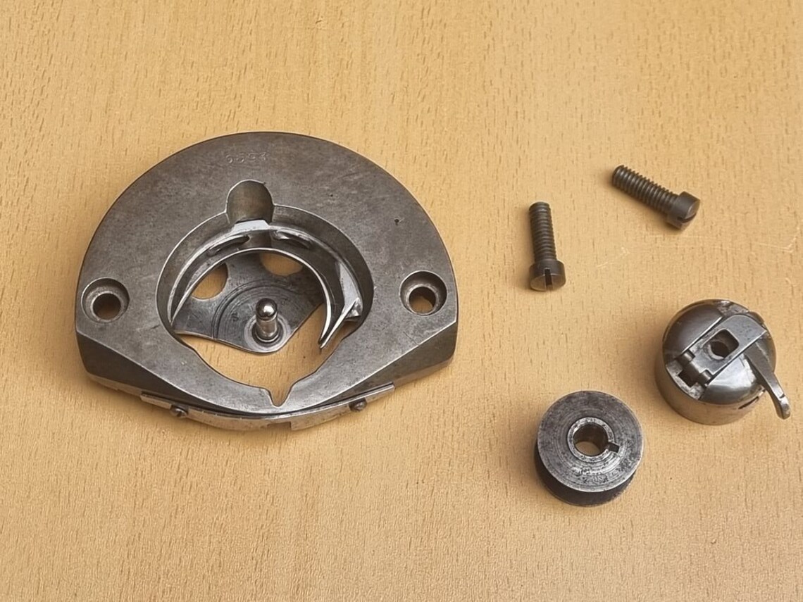 Singer 15K Sewing Machine Bobbin Case and Hook Shuttle Assembly. - Etsy
