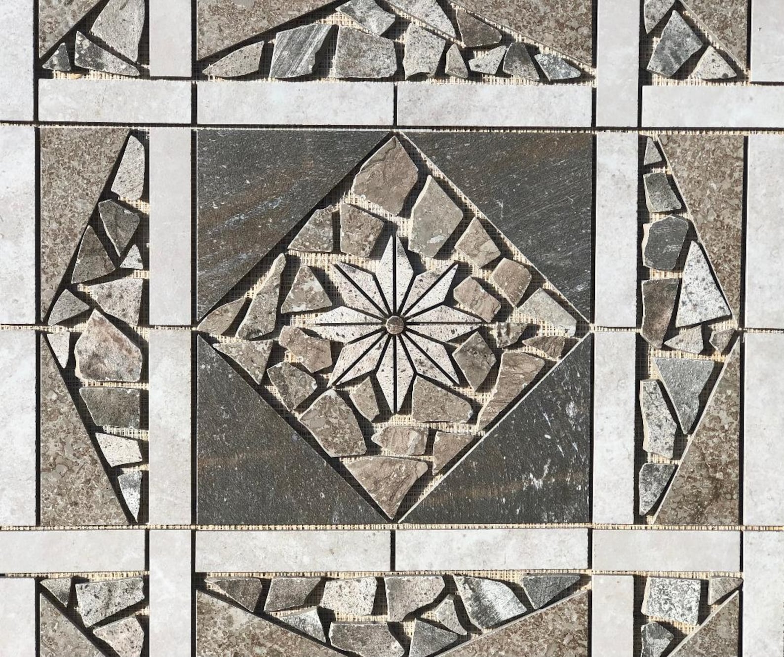 36" X 36" Tile Medallion - Daltile Affinity, Porada & Exquisite Tiles ...