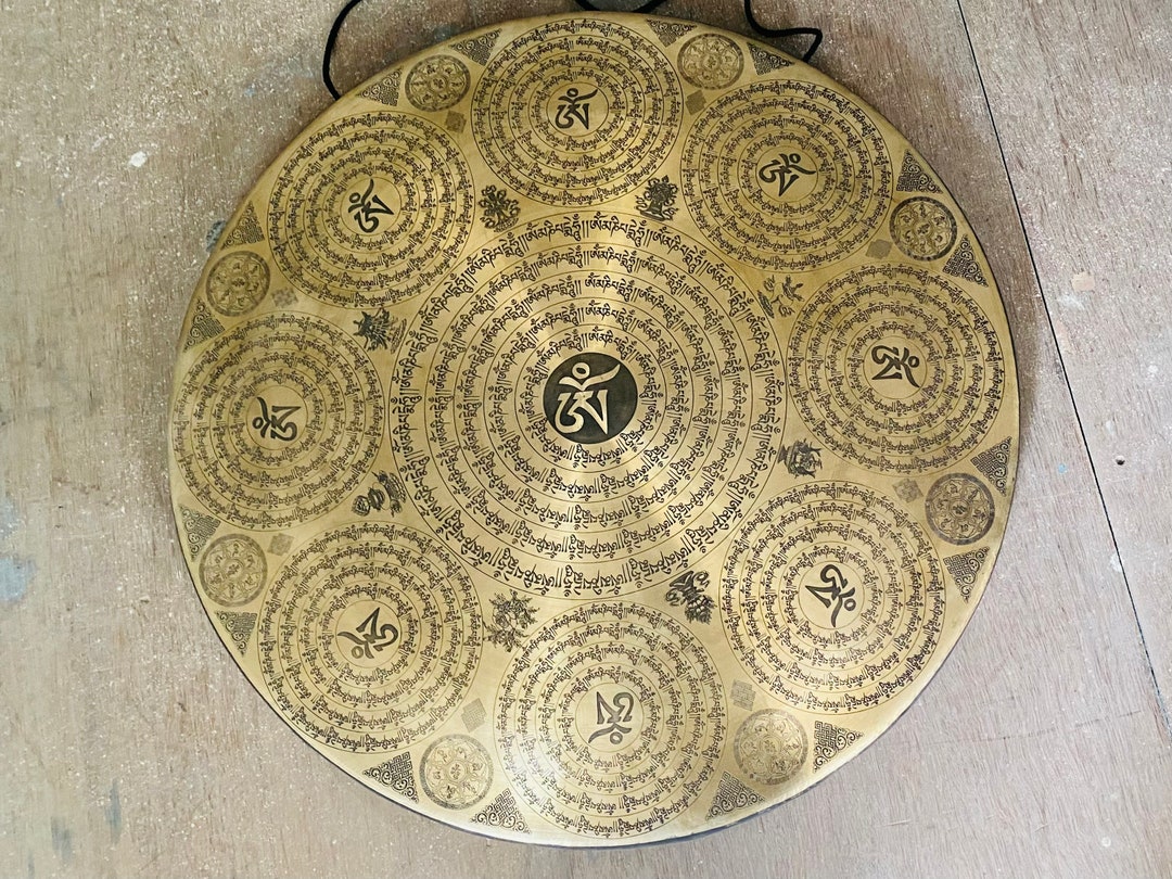Om Mantra Surrounded by Ancient Tibetan Mantras Engraved Antique Gong ...