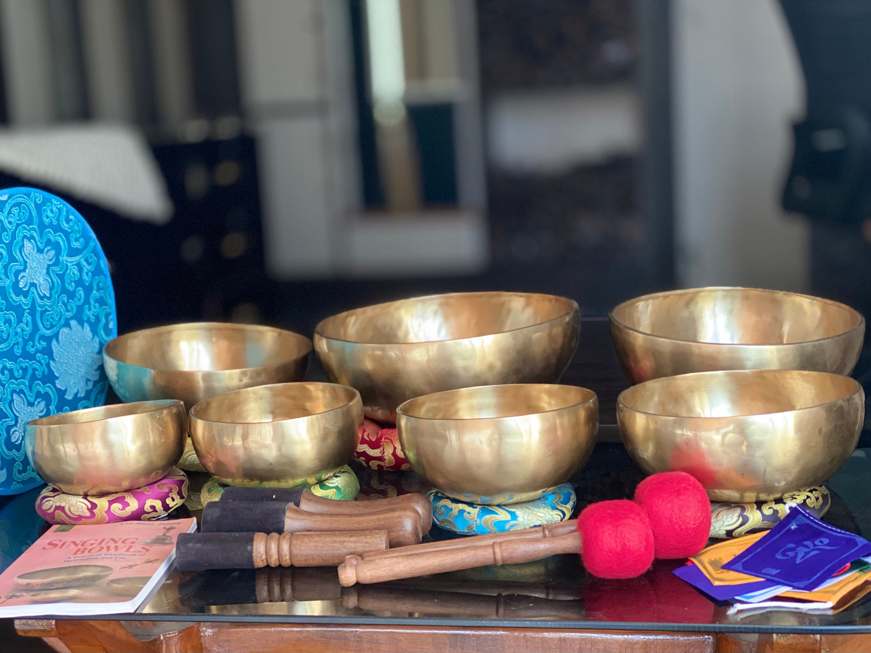 Free Book, CASE Professionally Chakra Tuned Tibetan Singing Bowl Set ...