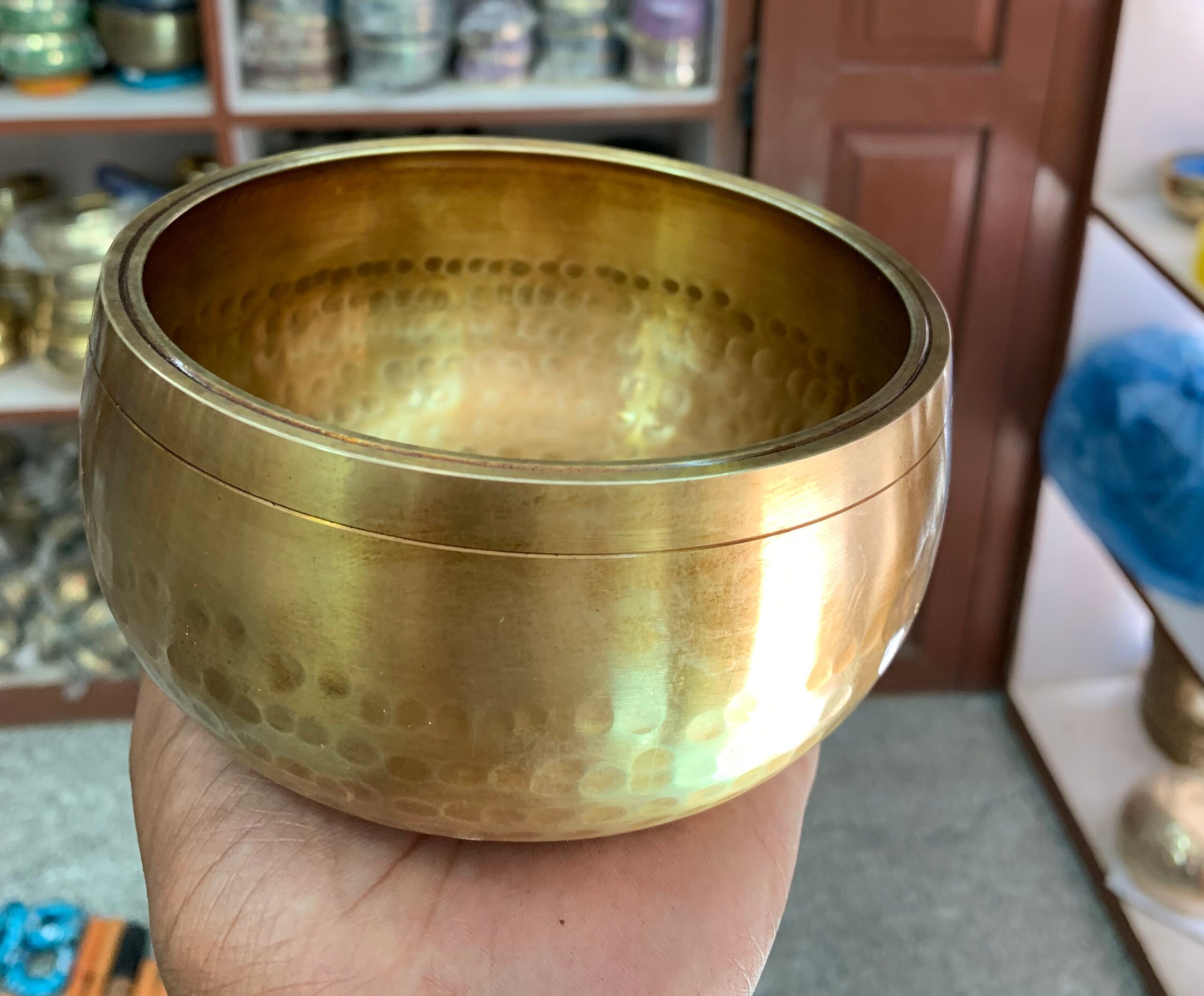 5 Inch Diameter Hand Beaten Lingam Singing Bowl With Mallet and Cushion ...
