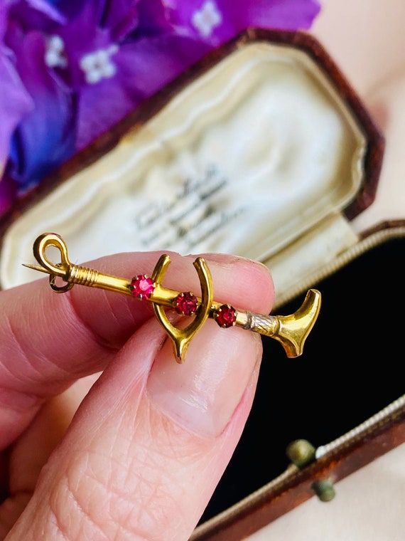 Antique 9ct Gold & ruby equestrian brooch - Gem