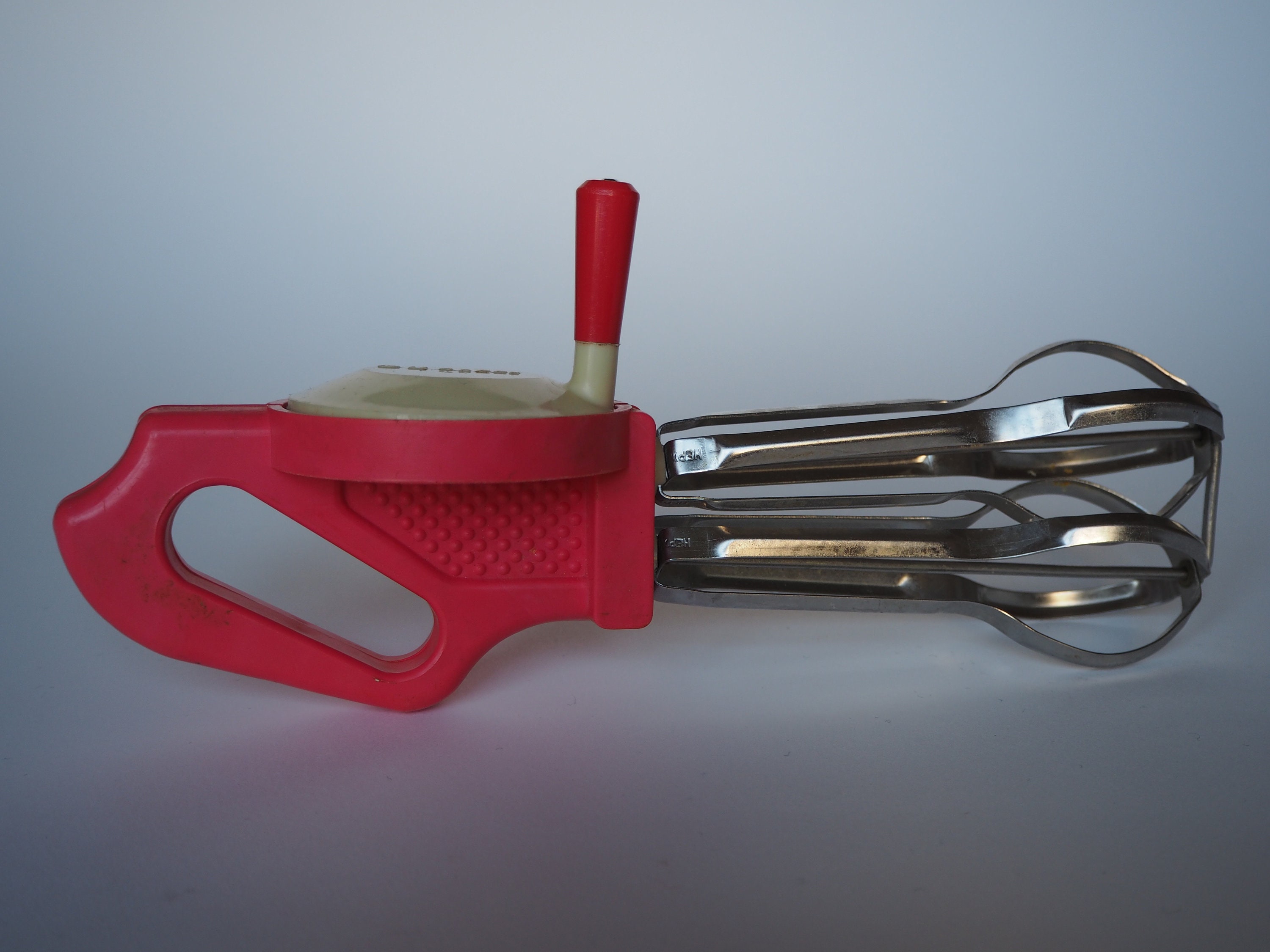 Vintage Hand Whisk, Stainless Steel and Plastic Handled Whisk, Manual ...