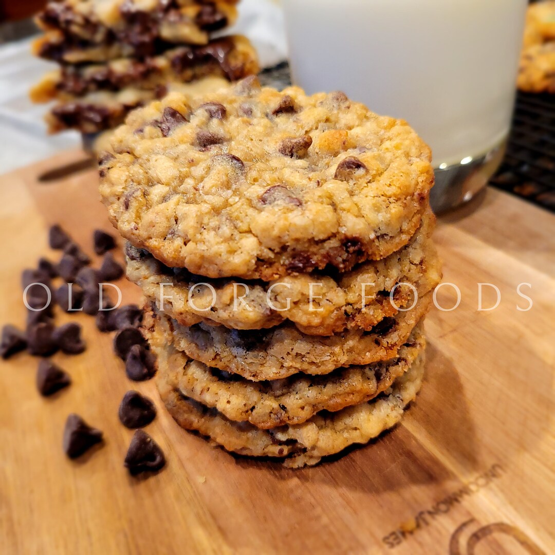 Handmade Oatmeal Chocolate Chip Cookies: Gift Box of a Dozen - Etsy