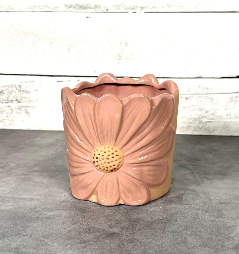 MEDIUM Embossed Daisy Flower Pot Planter Pink Daisy Embossed Ceramic ...