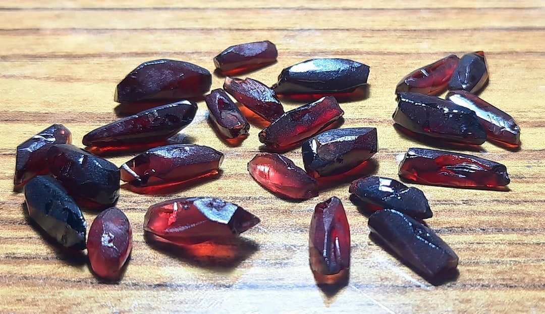 Natural Red Garnet Fancy Rough Gemstone,garnet Specimen,red Garnet Rock ...