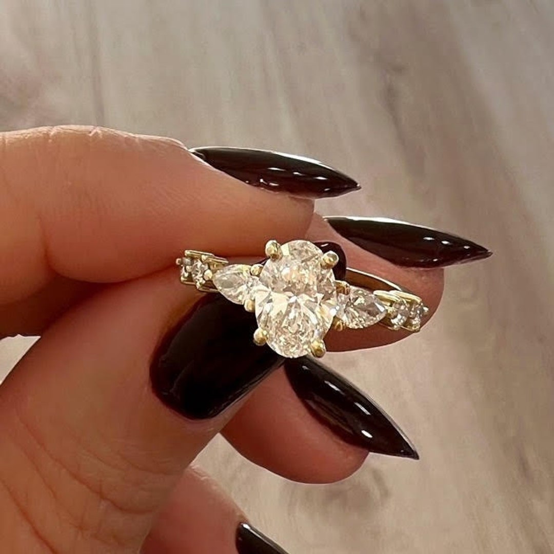 1 Carat Oval Lab Grown Diamond & Side Pear Shape Diamonds, Lab Oval ...