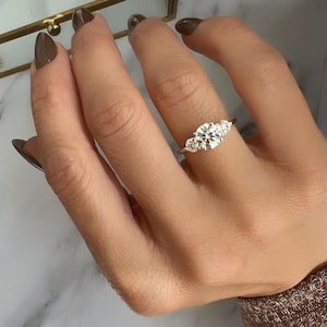 Three Stone Lab Diamond Ring, Round Cut Lab Created Diamond and 2 Round ...