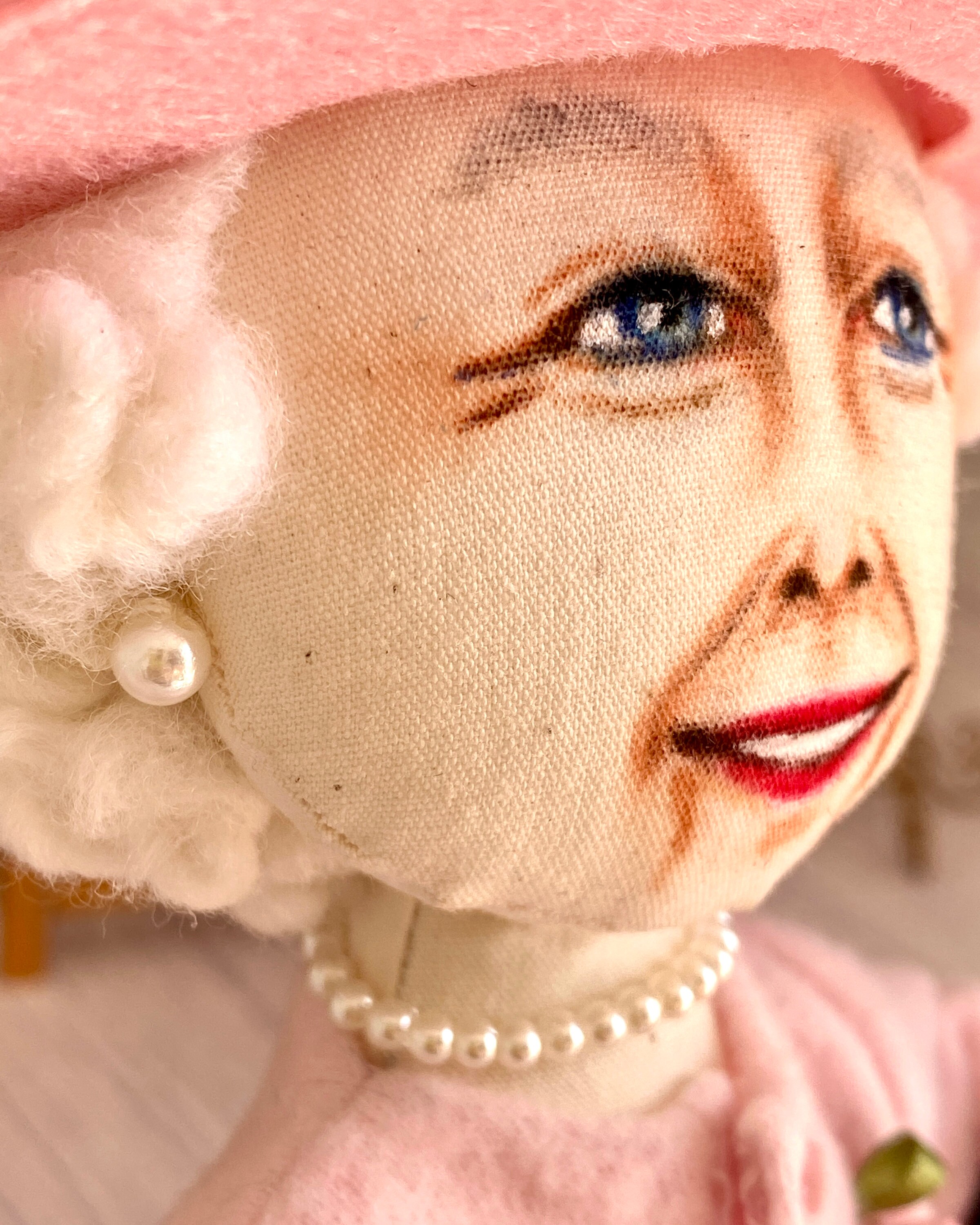 Her Majesty the Queen Memorial Doll, Keepsake Doll in Memory of Queen ...