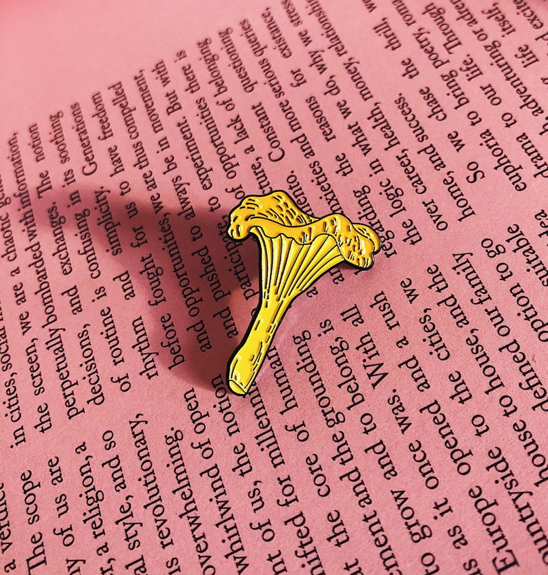 Chanterelle Enamel Pin Mushroom Lapel Pin Nature Pin Badge - Etsy