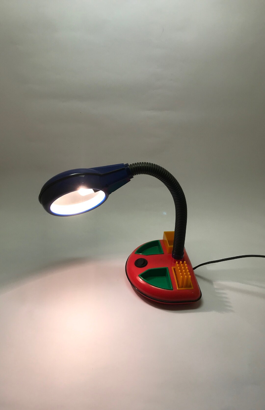 VINTAGE69 - Rabbit Tanaka - Memphis Style - Desk Lamp - Bedside Lamp ...