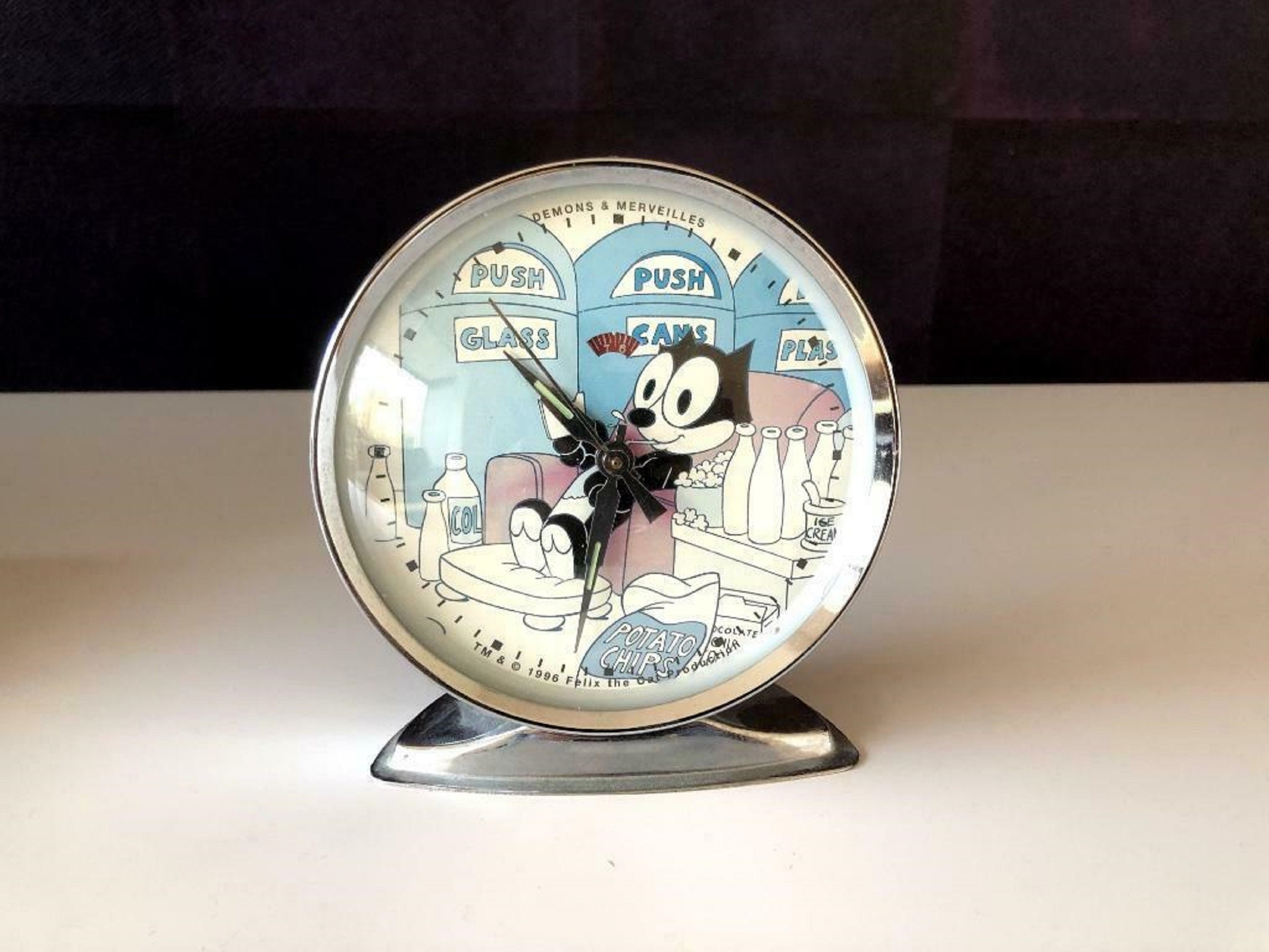 VINTAGE69 Demons Et Merveilles Alarmclock Desk Clock | Etsy