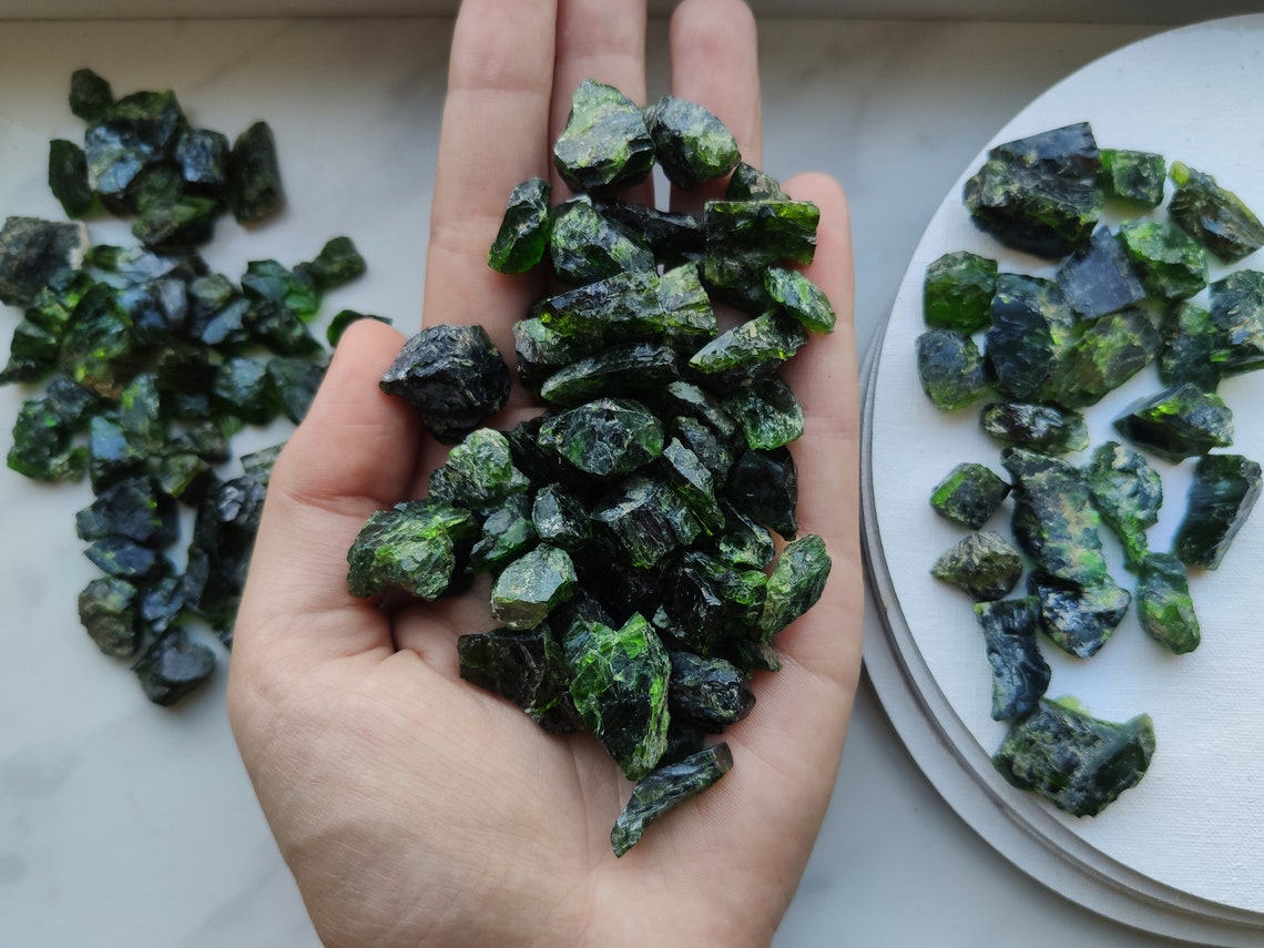 Rough chrome diopside Raw chrome diopside Green crystals | Etsy