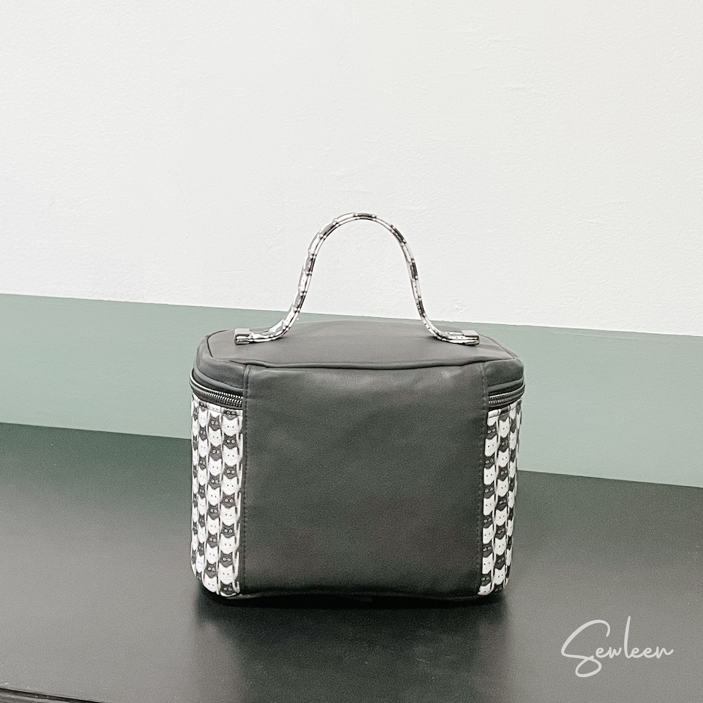 Train Case, Retro Style, Makeup Pouch, Purse, Teresita Train Case ...