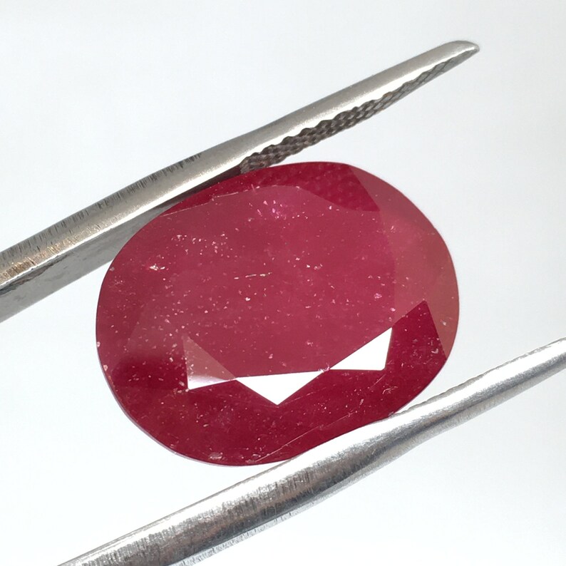Rubis naturel Forme ovale traitée Big 12.4 carats Faceted Ruby Unique ...