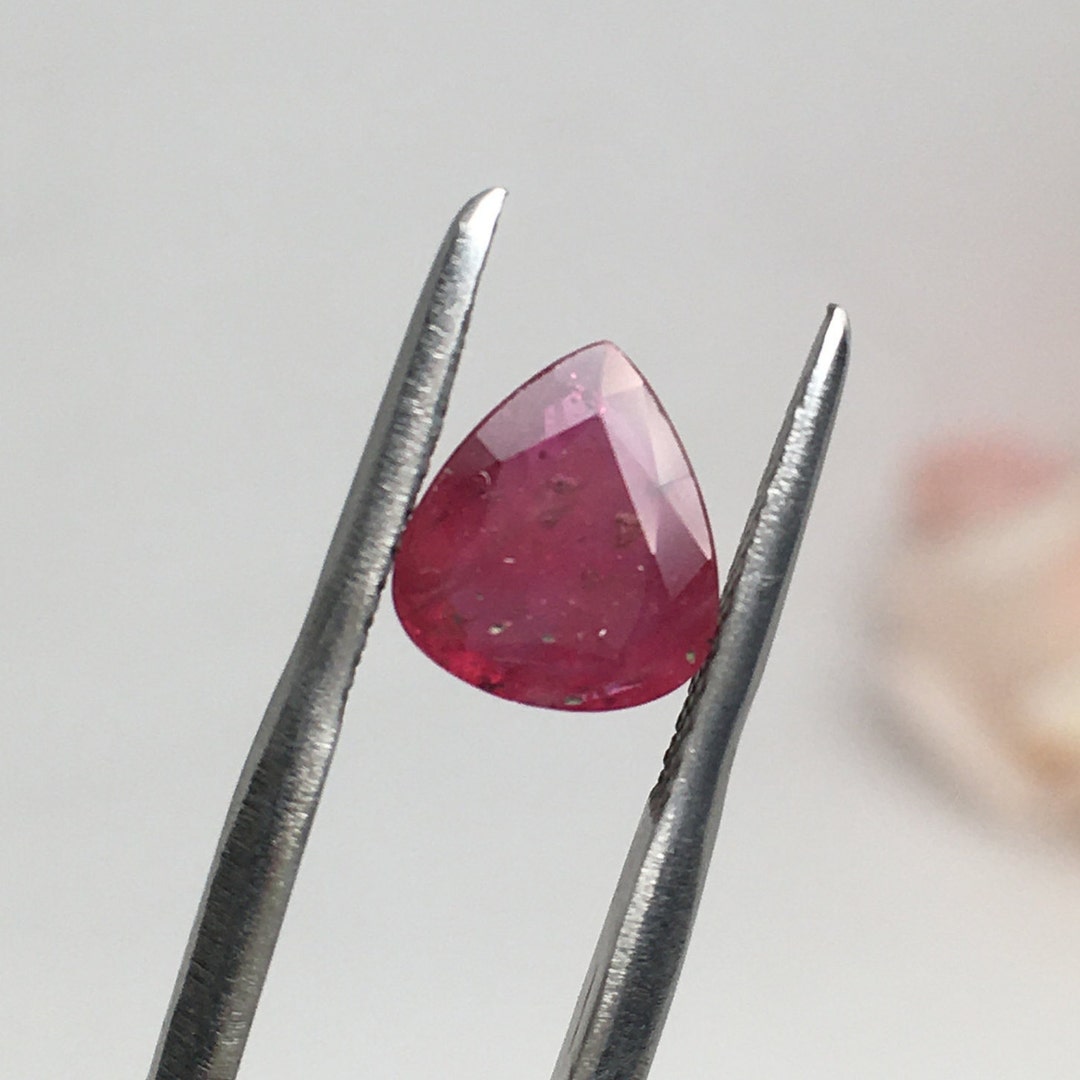 Rubí birmano natural ~ 1.47 Ct Sangre de paloma natural Rubí ~ Forma de ...